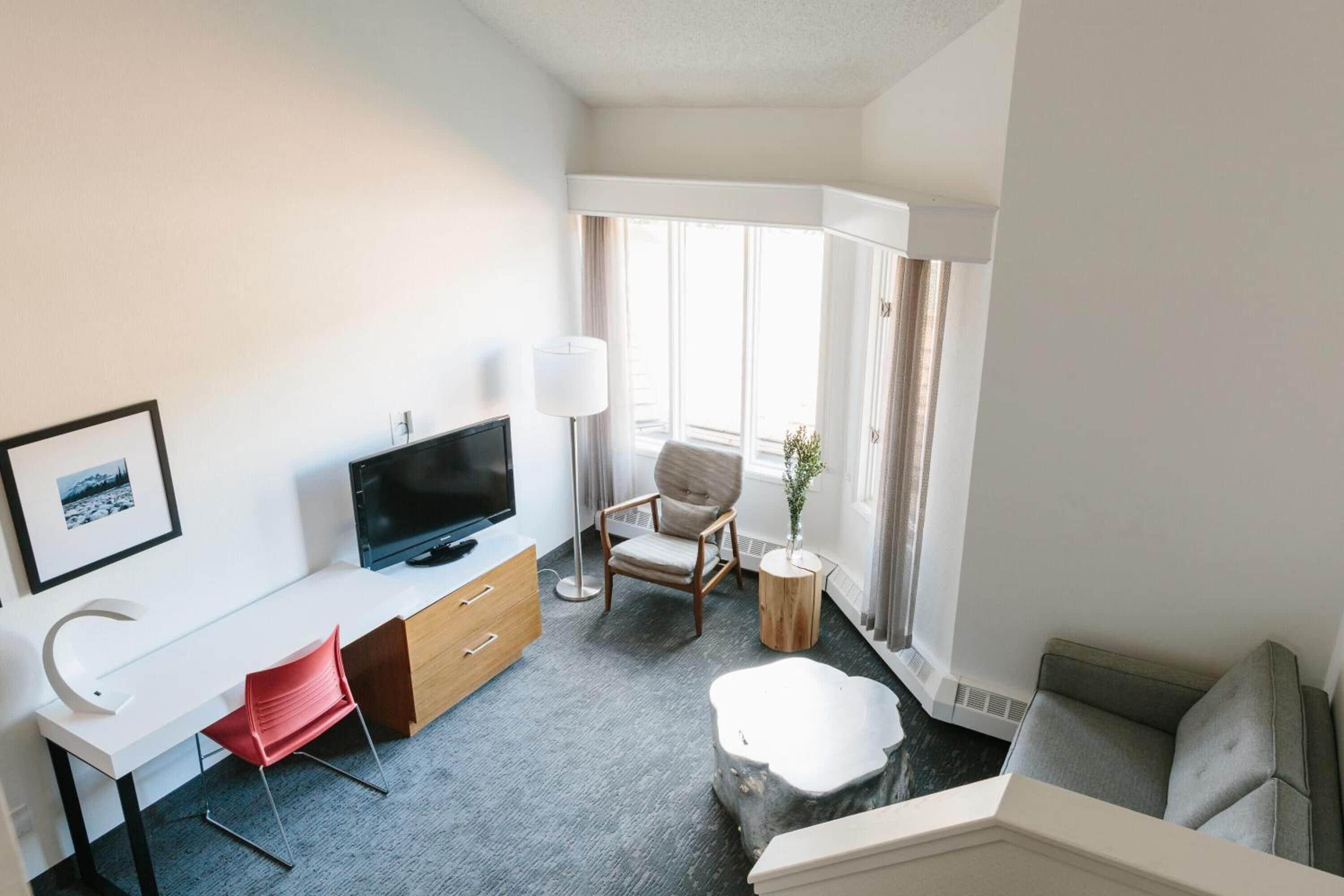 HOTEL ELK + AVENUE | ⋆⋆⋆ | BANFF, CANADA | SEASON DEALS FROM $163